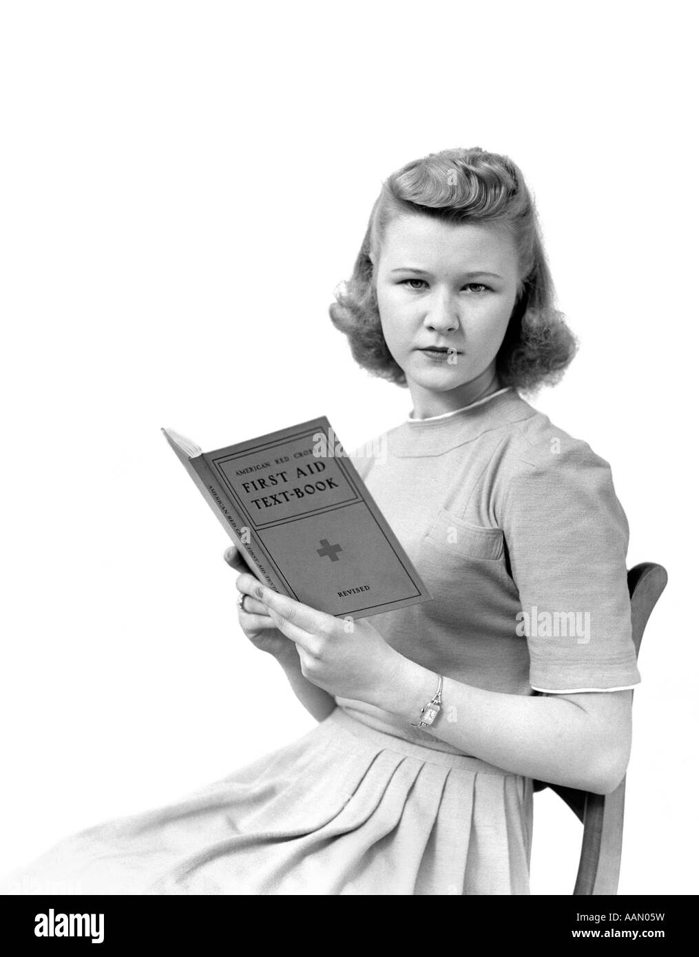 Facing viewer hi-res stock photography and images - Alamy