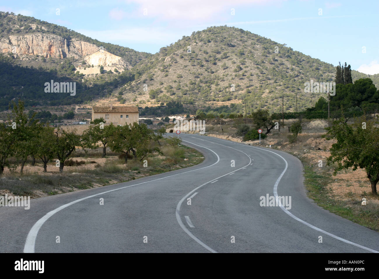 Roadway with steep hills hi-res stock photography and images - Alamy