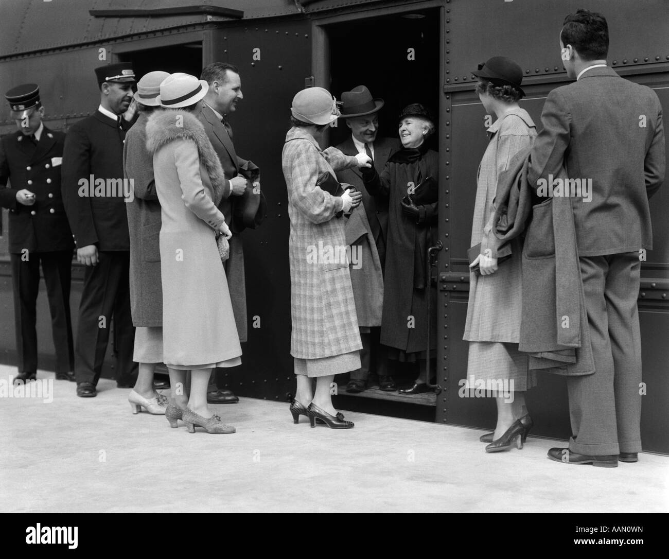 Couple saying goodbye on train hi-res stock photography and images - Alamy