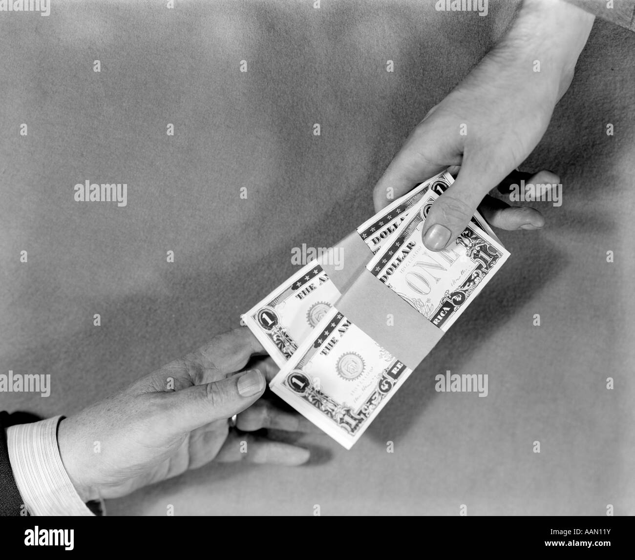 1940s 1950s HANDS EXCHANGING MONEY Stock Photo - Alamy
