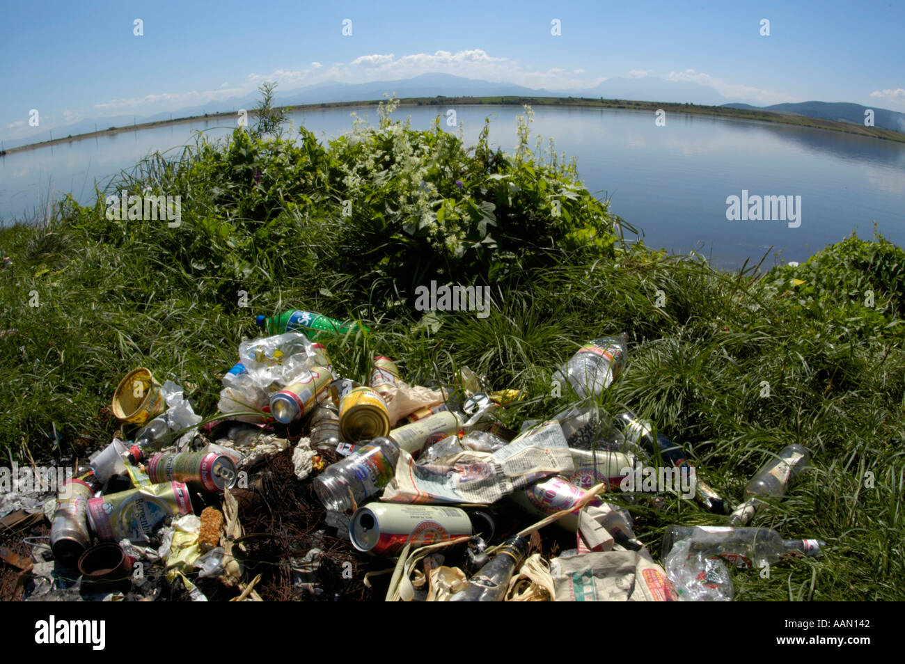 Garbage pollution lake hi-res stock photography and images - Alamy