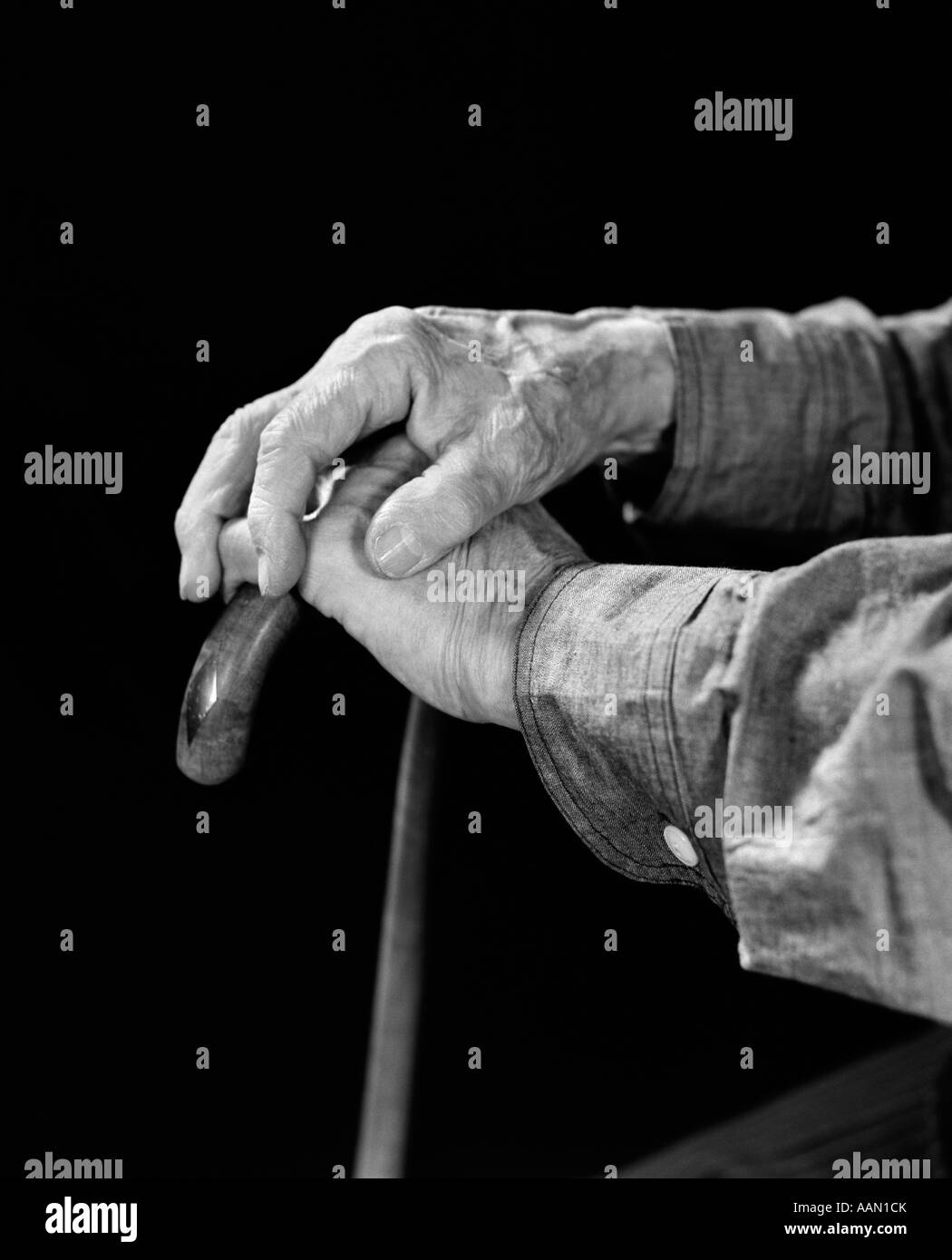 1940s male hand holding hi-res stock photography and images - Alamy
