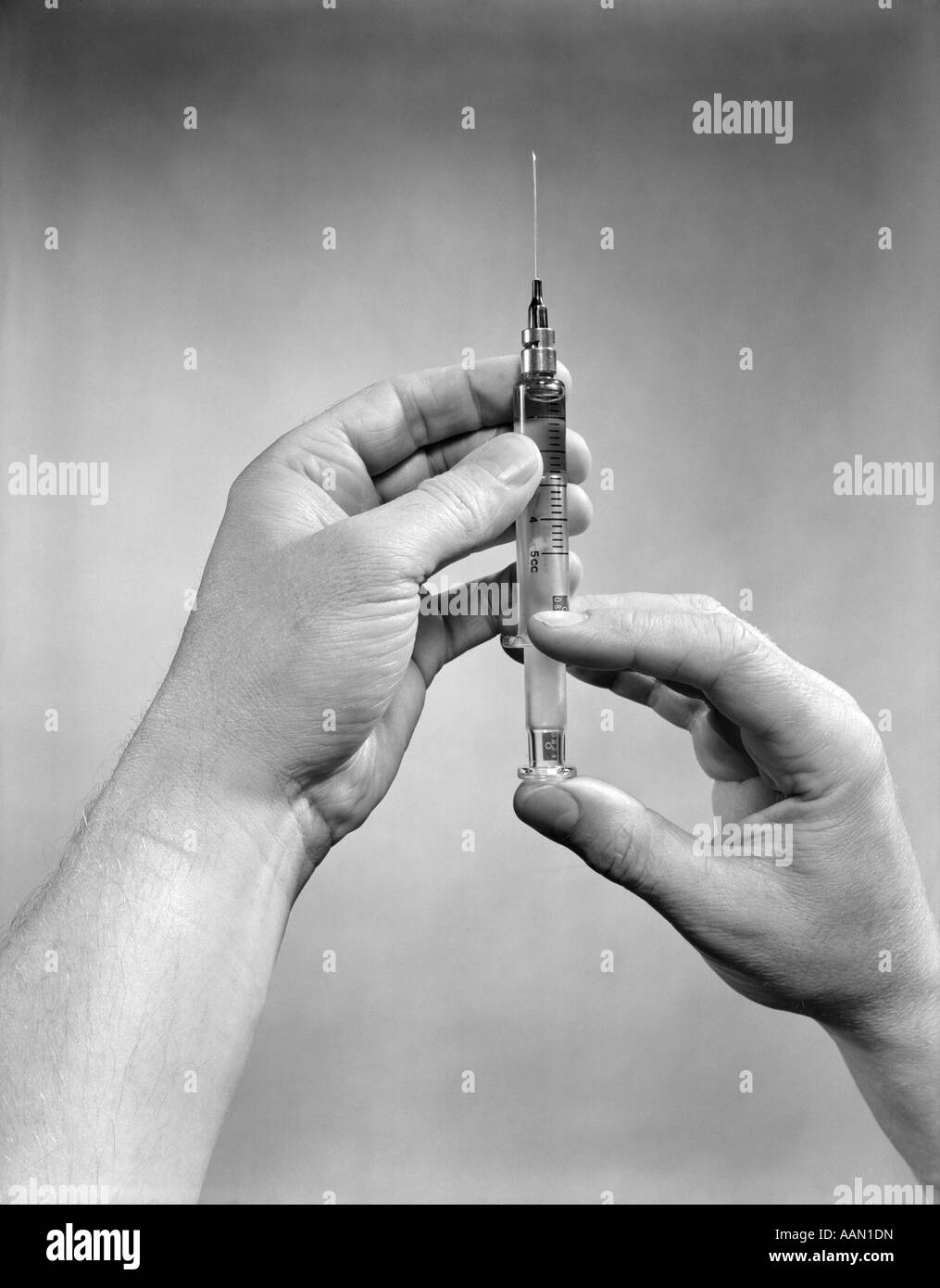 Vintage syringe hi-res stock photography and images - Alamy