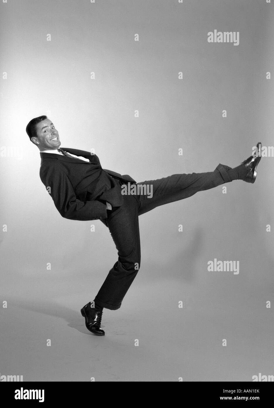 1960s SMILING MAN WEARING A SUIT SHIRT & TIE DOING A EXAGGERATED STRUT ...