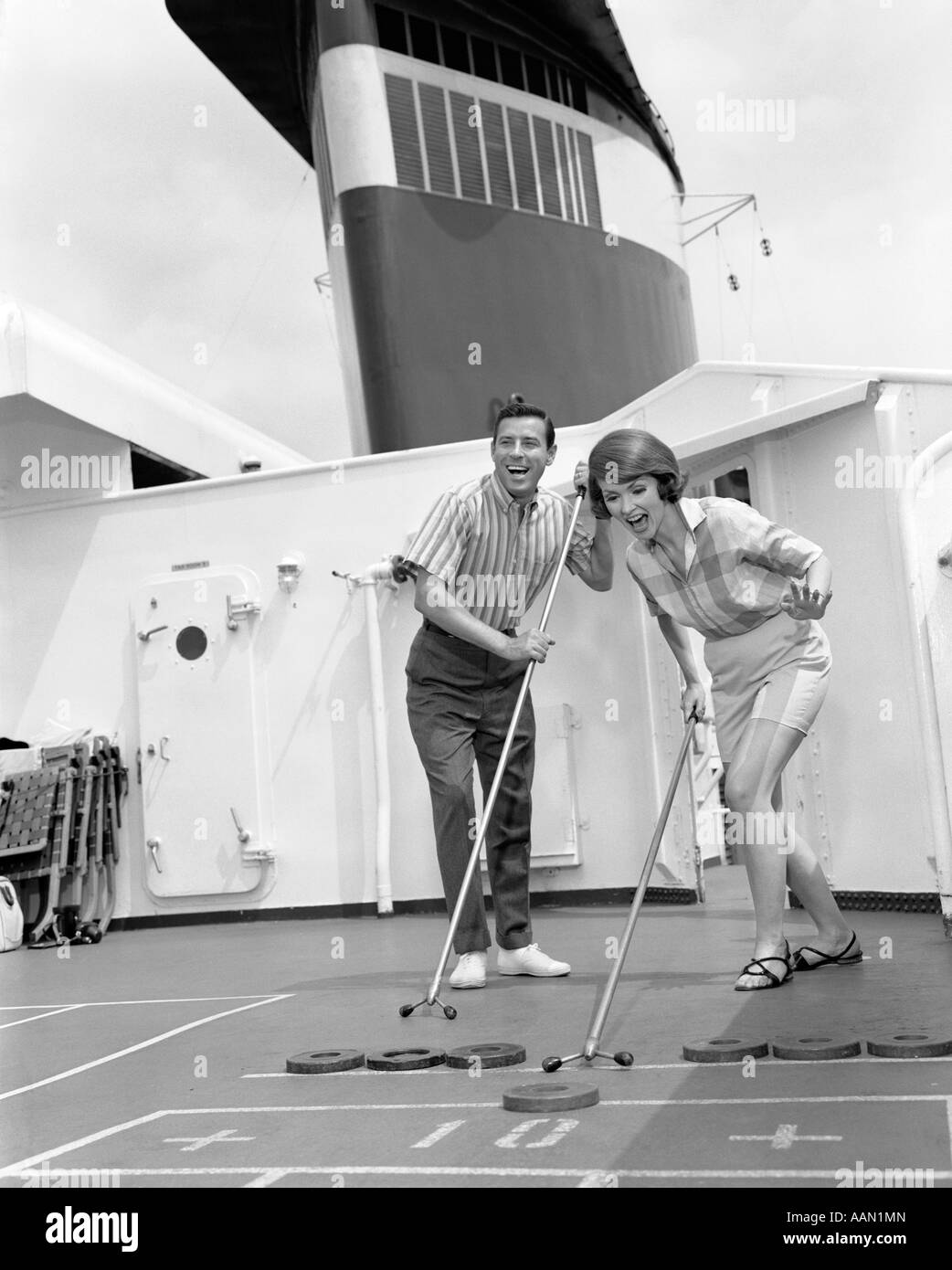 Shuffle board hi-res stock photography and images - Alamy