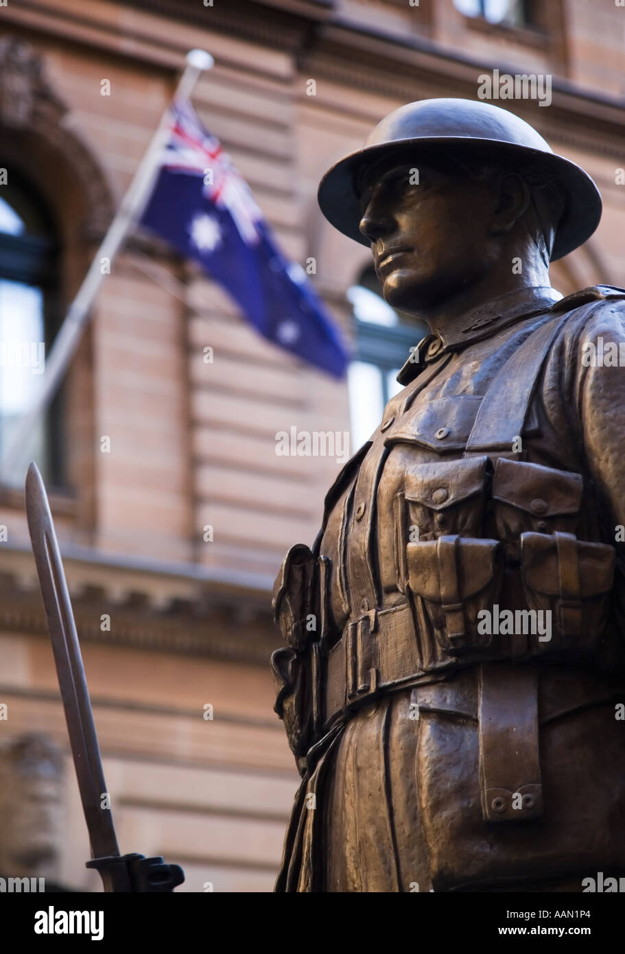 Australian soldier sculpture statue hi-res stock photography and images ...