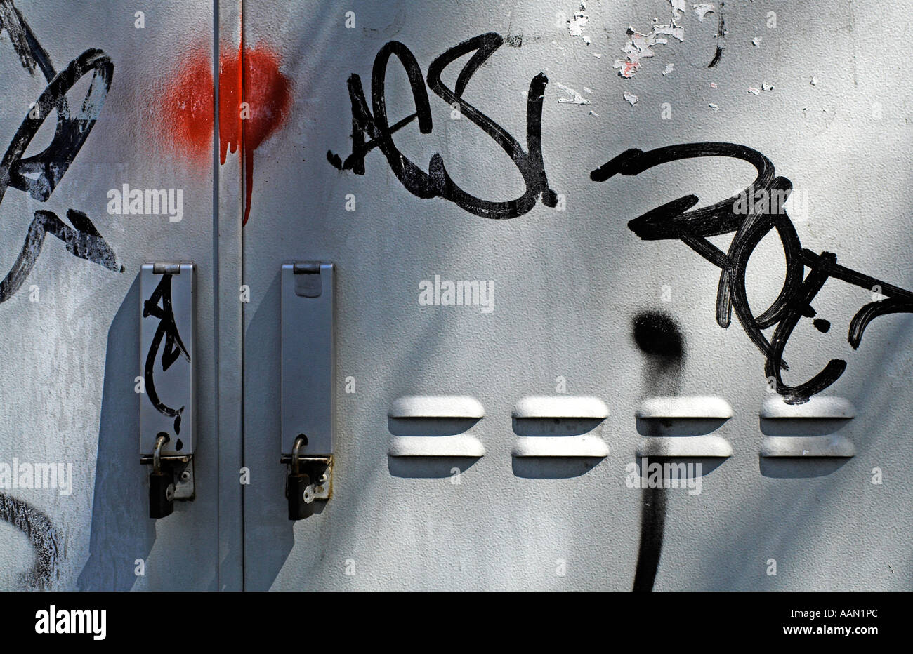 Graffiti On Electricity Box Stock Photo - Alamy