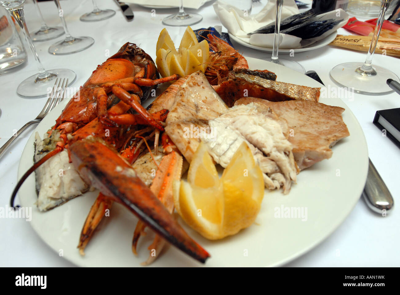 Prawns on a plate hi-res stock photography and images - Alamy