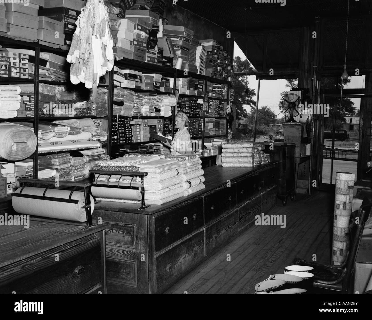 Vintage general store interior hi-res stock photography and images - Alamy