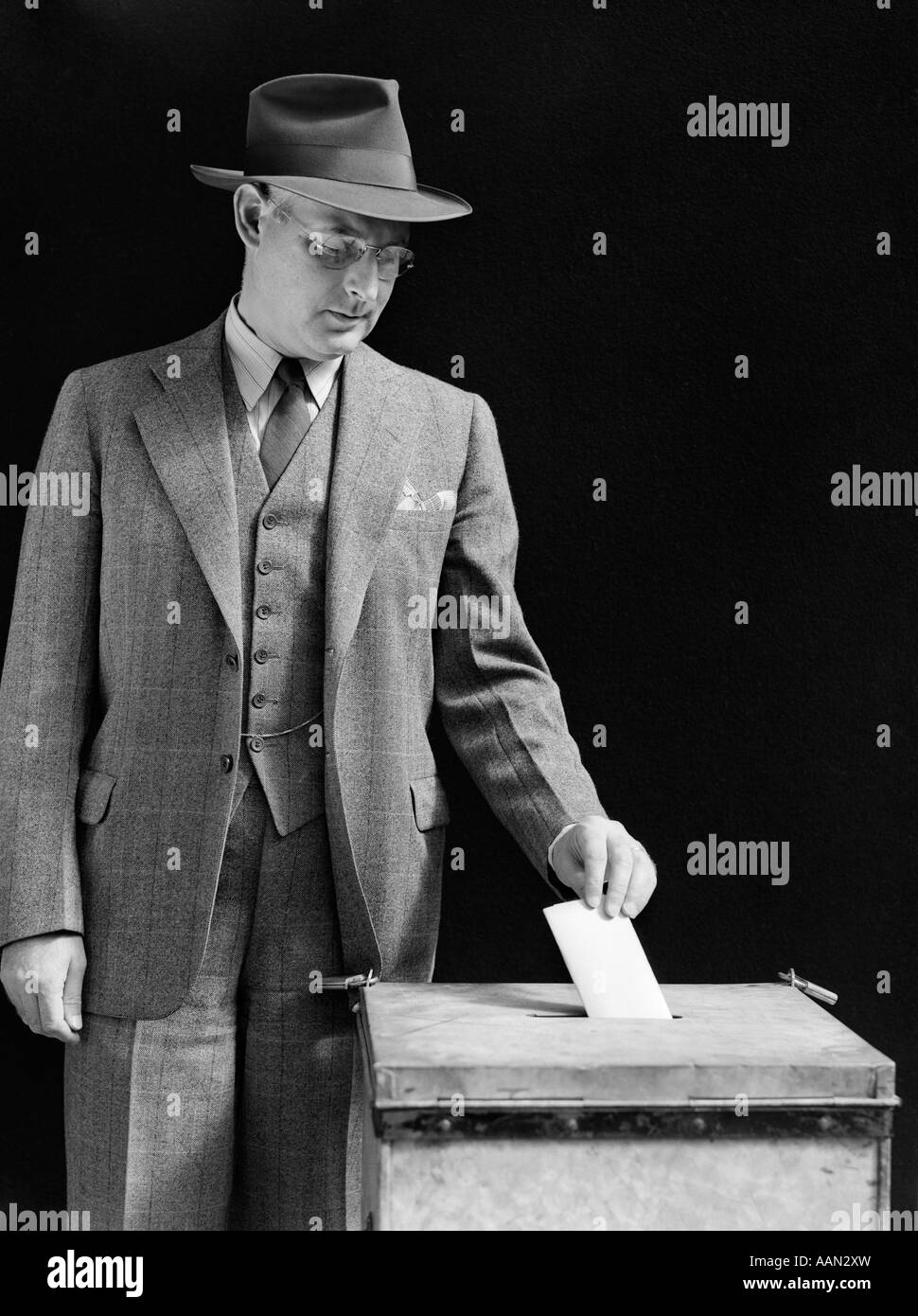 Putting half Black and White Stock Photos & Images - Alamy