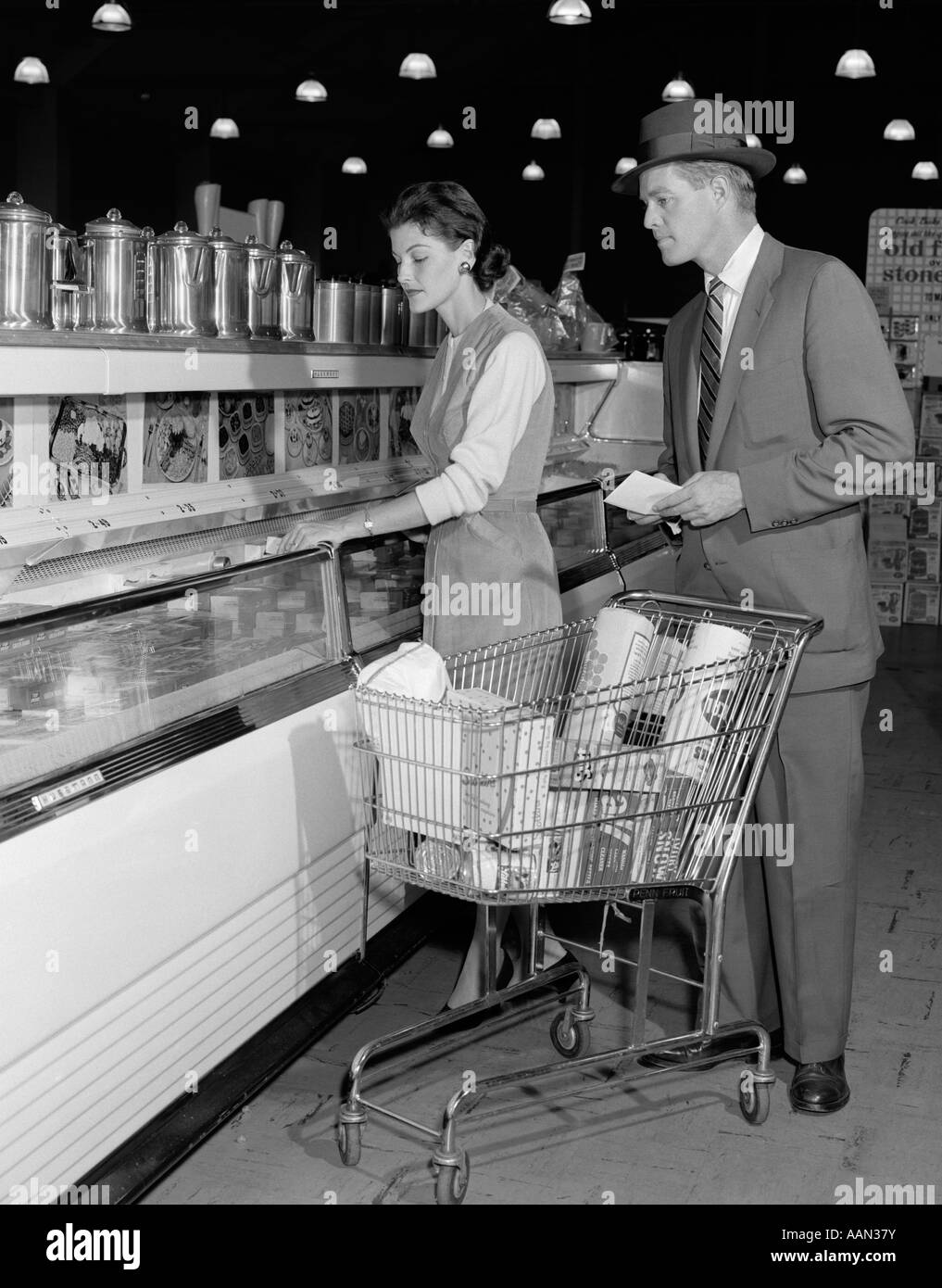 Shopping cart vintage Black and White Stock Photos & Images - Alamy
