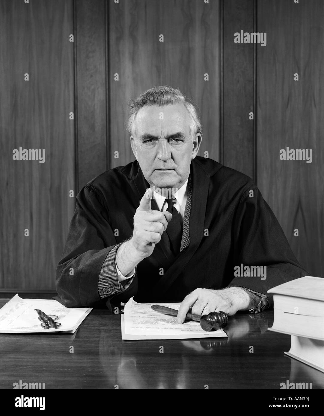 1950s JUDGE AT BENCH POINTING AT CAMERA WITH STERN LOOK & OTHER HAND ...