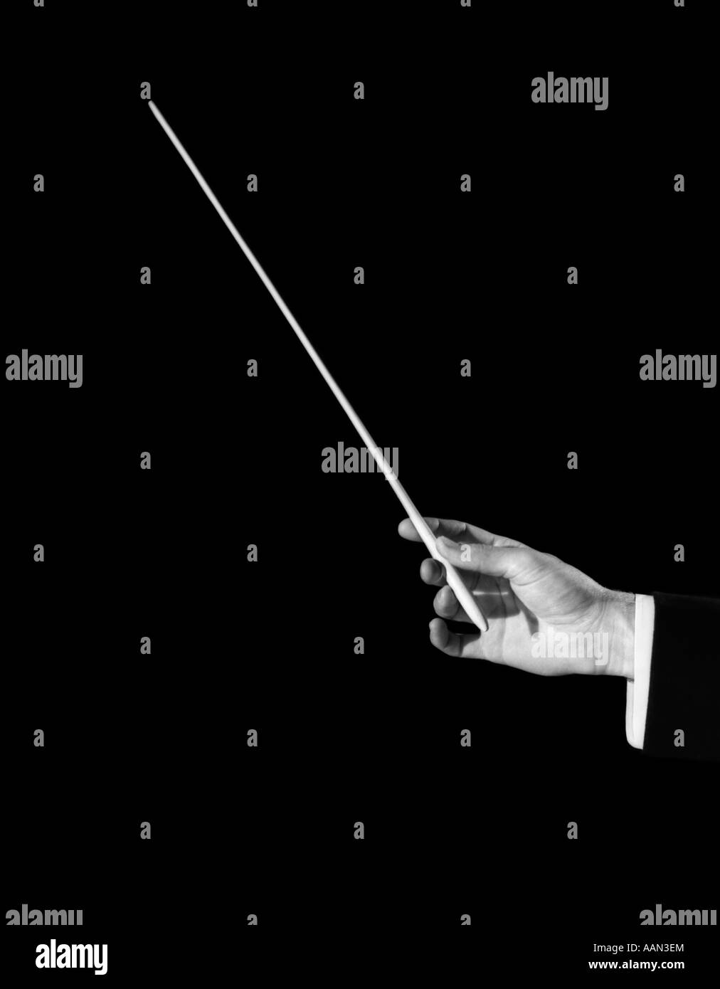 1950s MALE ORCHESTRA CONDUCTOR'S HAND HOLDING BATON Stock Photo - Alamy