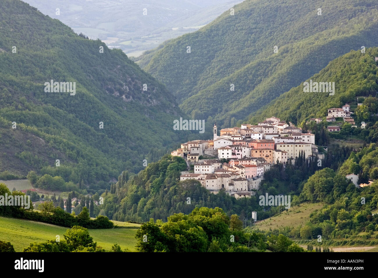 The village of Preci nestling in a valley of the Parco Nazionale dei ...