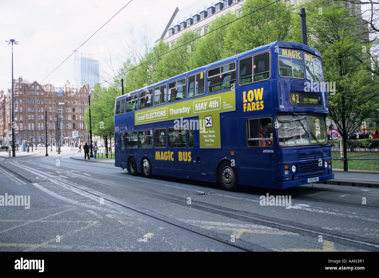 Manchester bus hi-res stock photography and images - Alamy