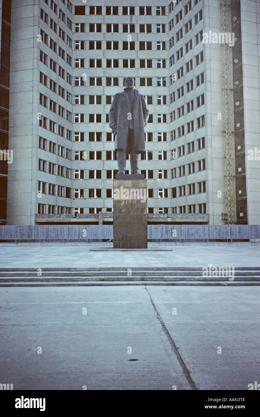 Statue of Lenin Magadan Siberia Russia LA002808 Stock Photo - Alamy