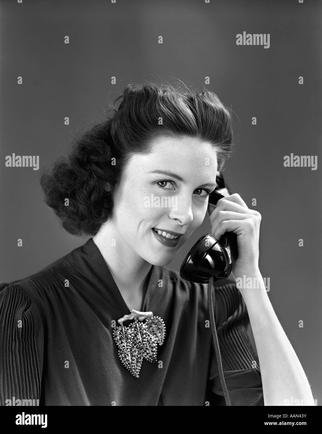 1940s WOMAN TALKING ON TELEPHONE LOOKING AT CAMERA Stock Photo - Alamy