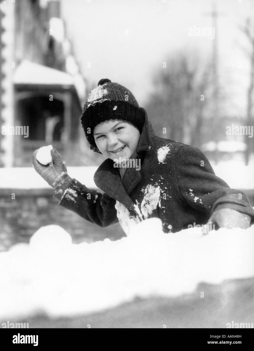 1920s kids playing outdoors hi-res stock photography and images - Alamy