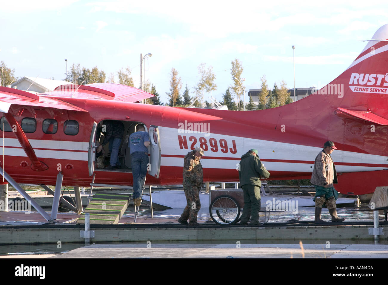 Hunters landing hi-res stock photography and images - Alamy