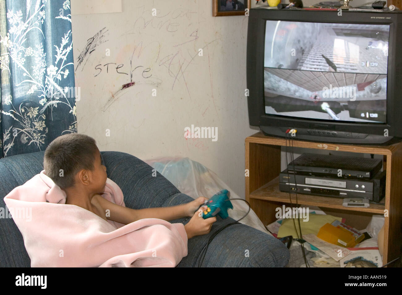 Inuit child computer hi-res stock photography and images - Alamy