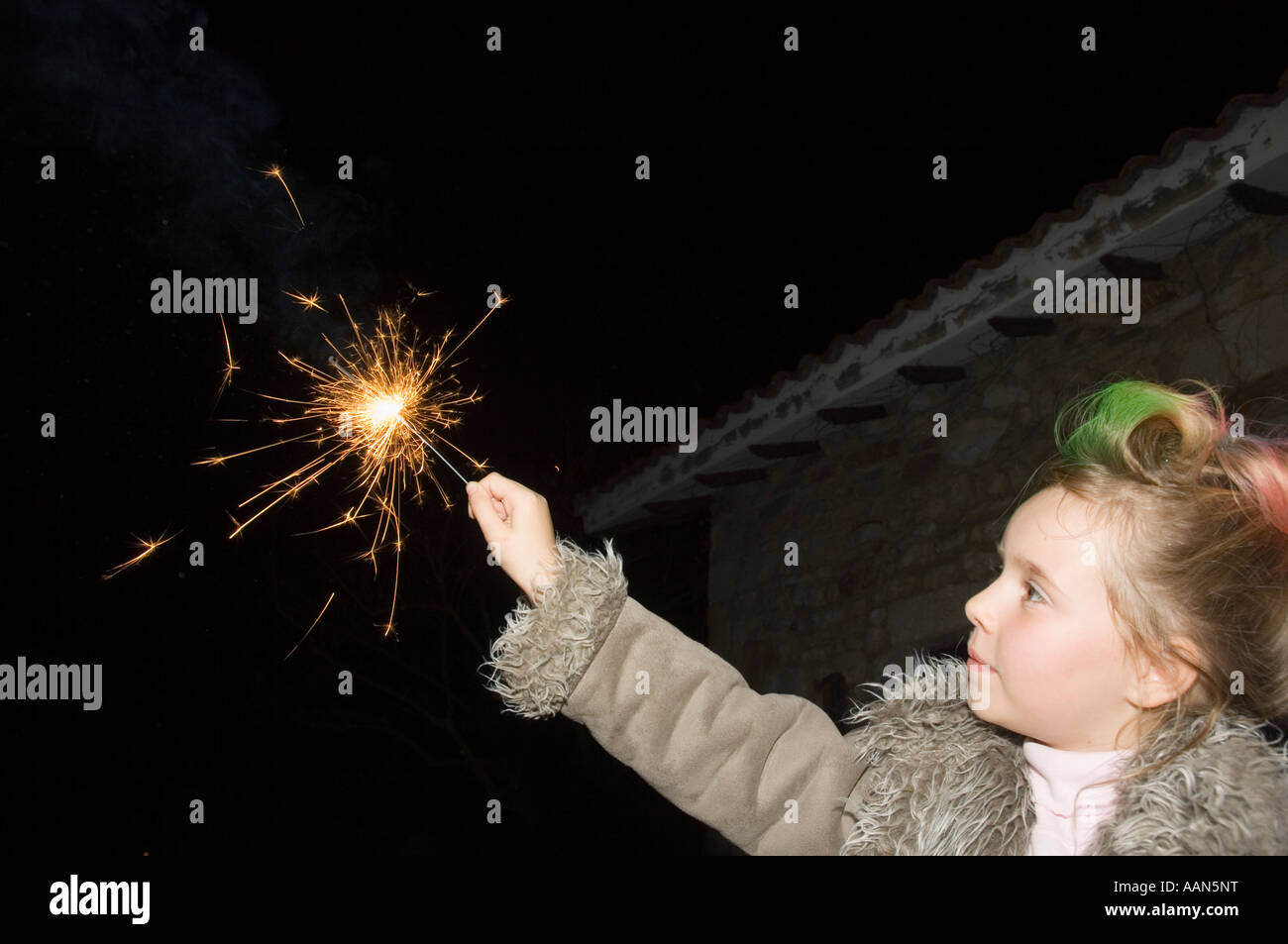 Children playing with fireworks hi-res stock photography and images - Alamy