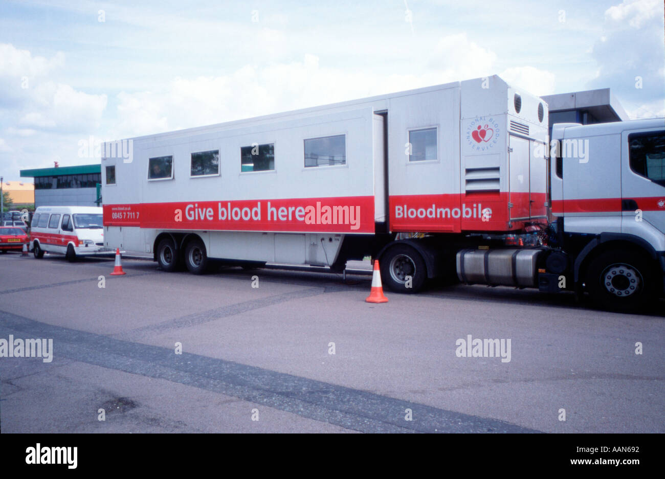 Giving blood uk hi-res stock photography and images - Alamy