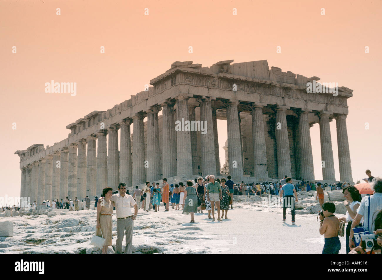 Crowds tourists parthenon athens hi-res stock photography and images ...