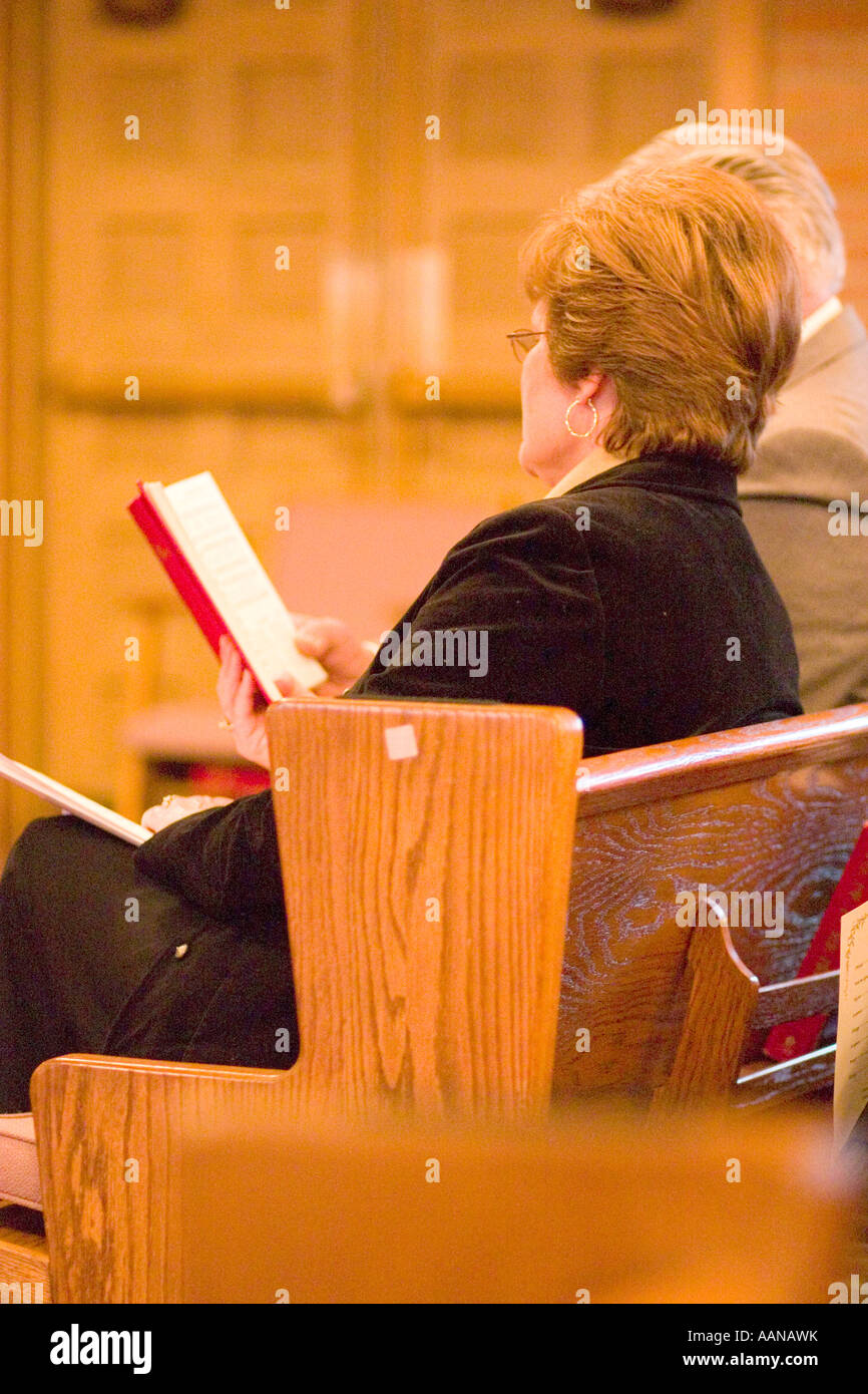Funeral pew people hi-res stock photography and images - Alamy