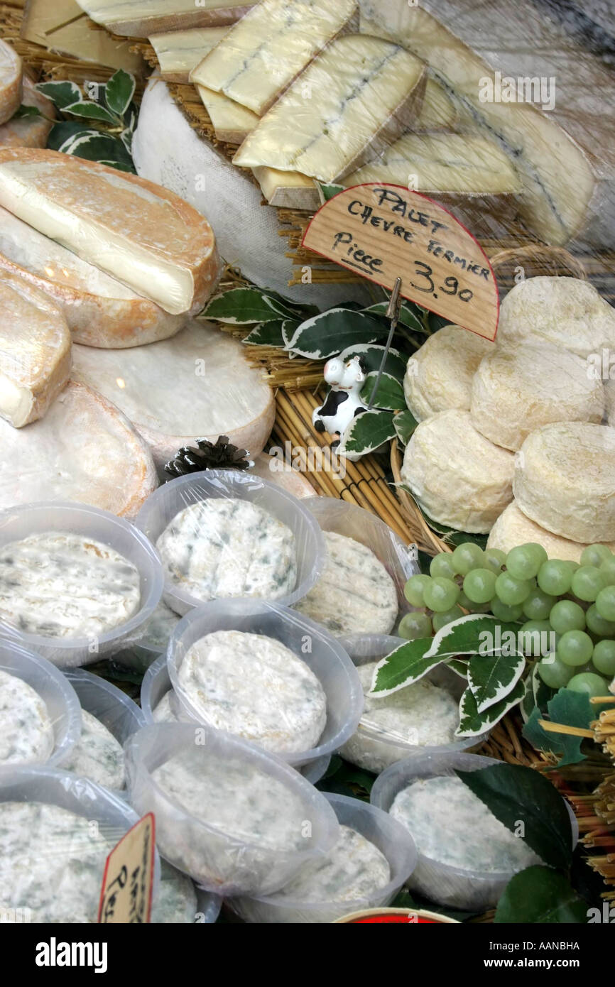 Paris cheese stall hi-res stock photography and images - Alamy