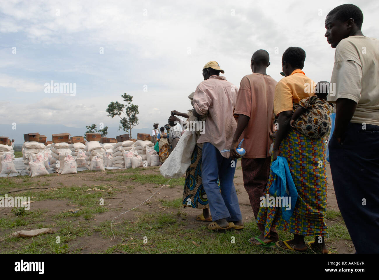 Internally displaced people queue for aid during food distribution ...