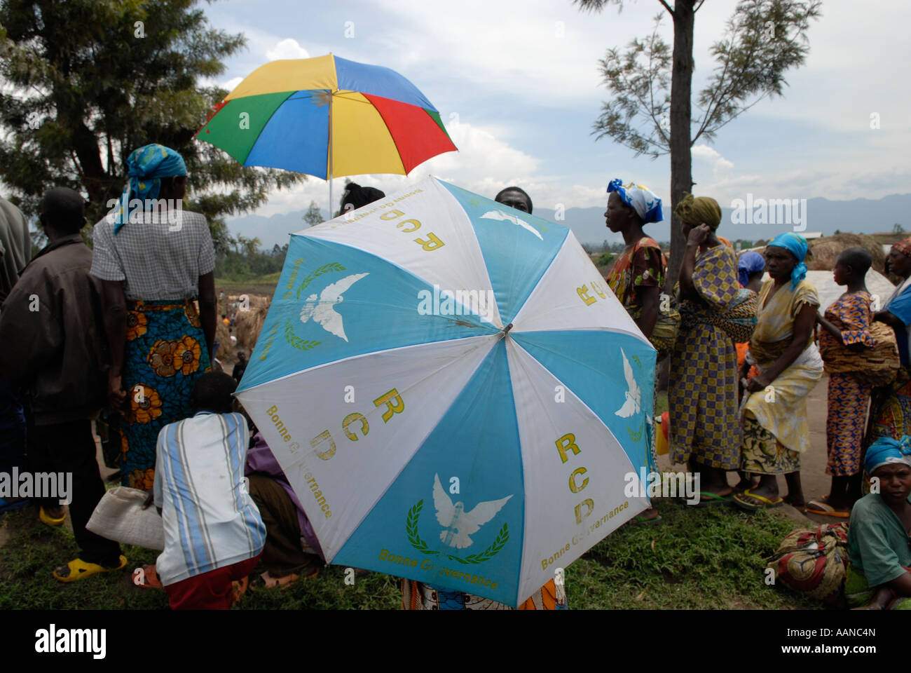 Displaced Congolese women wait for food distribution carried out by the ...