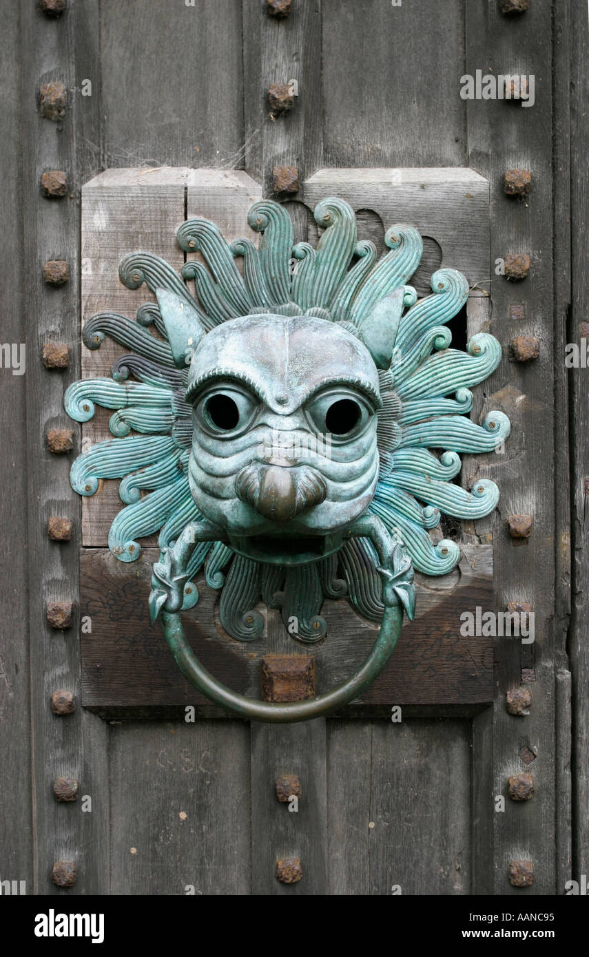 Gargoyle door knocker hi-res stock photography and images - Alamy