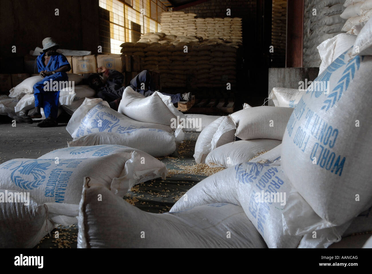 Maize storage africa hi-res stock photography and images - Alamy