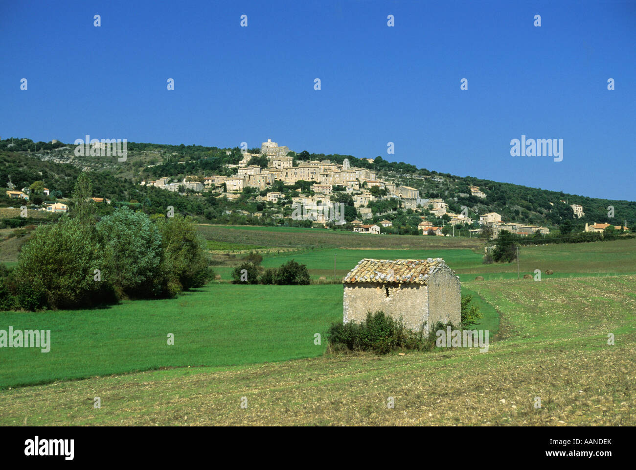 Simiane la rotonde village hi-res stock photography and images - Alamy