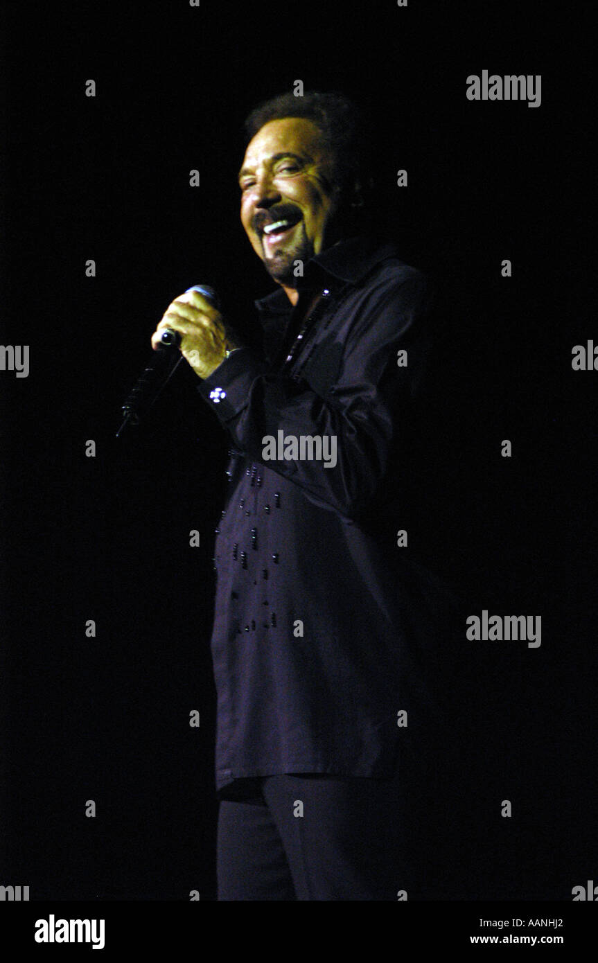 TOM JONES WELSH SINGER Stock Photo - Alamy