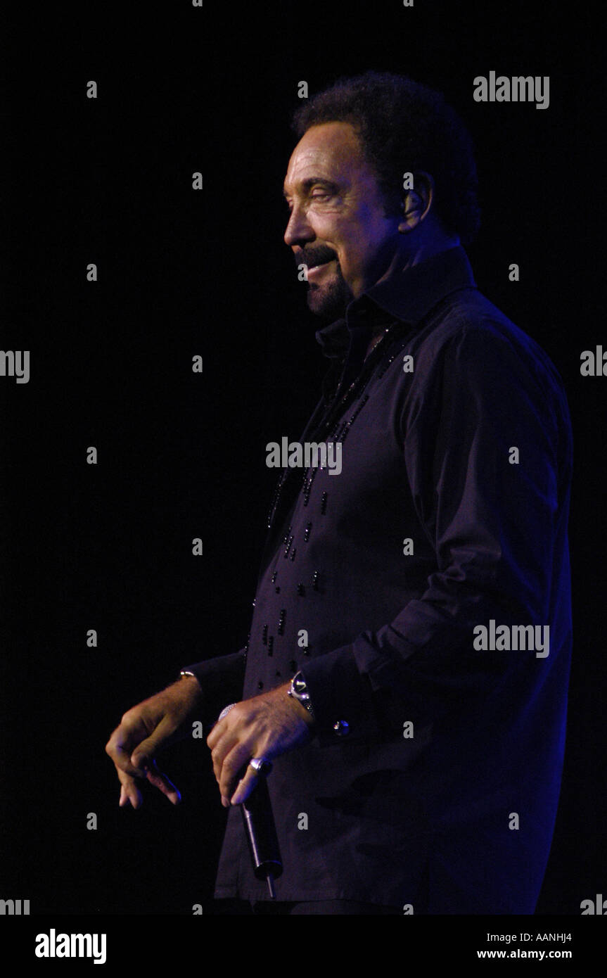 TOM JONES WELSH SINGER Stock Photo - Alamy