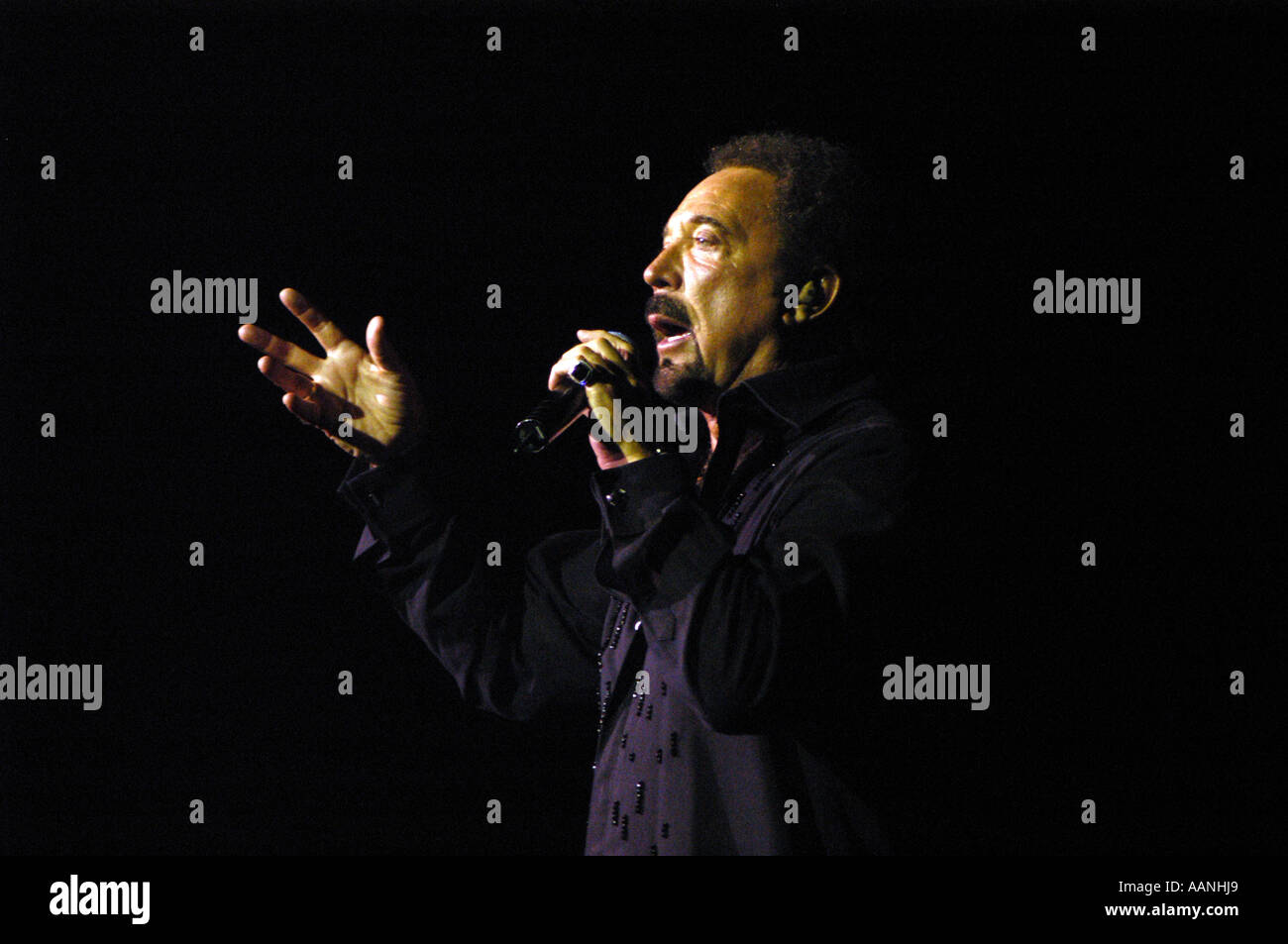 TOM JONES WELSH SINGER Stock Photo - Alamy