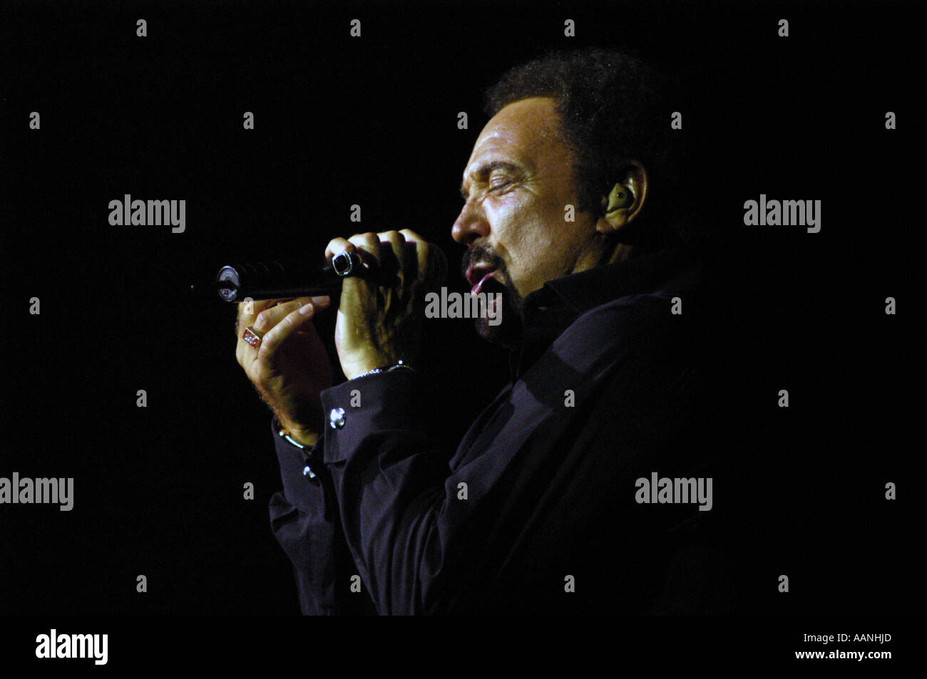 TOM JONES WELSH SINGER Stock Photo - Alamy