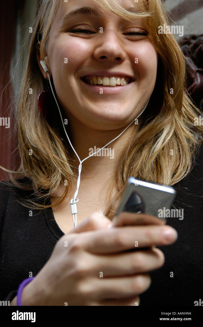Beautiful young woman listening to music with a Ipod Nano Nano Calvo ...