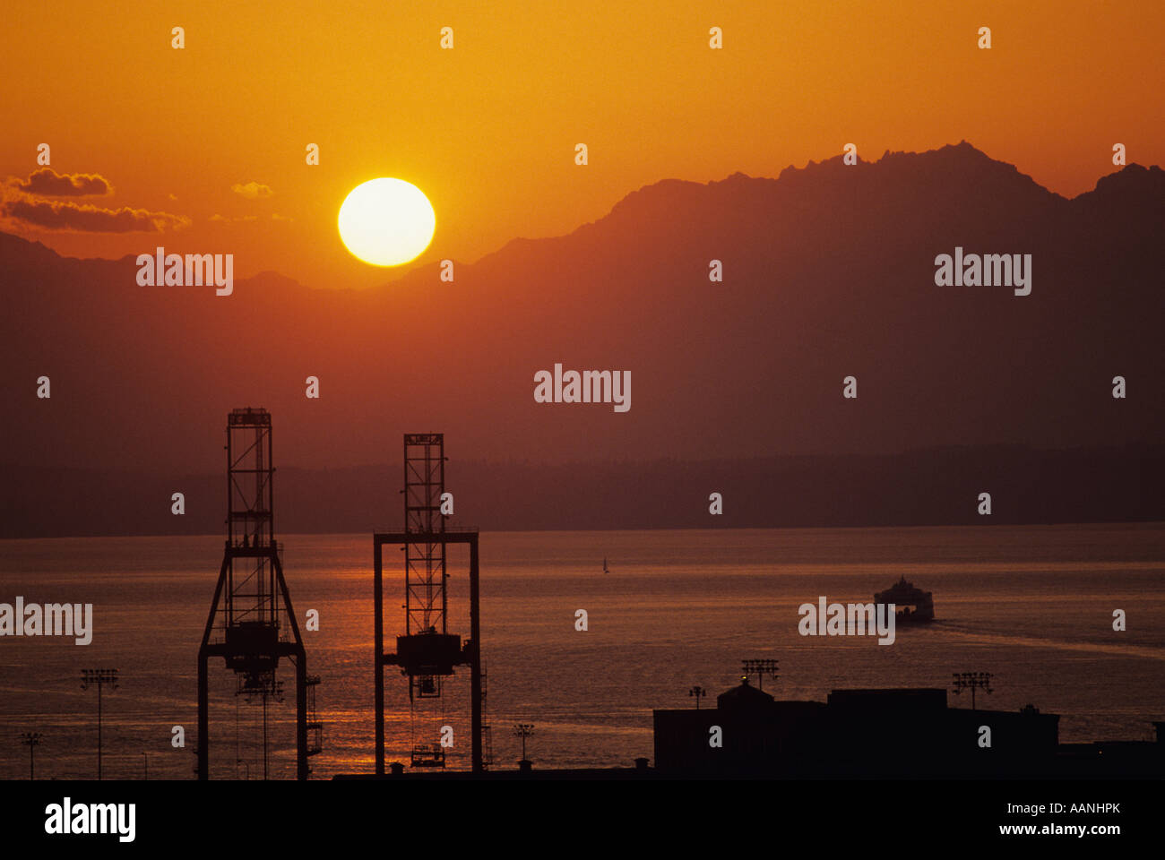 Sunset over Puget Sound and Olympic mountains with ferry boat on Elliot ...