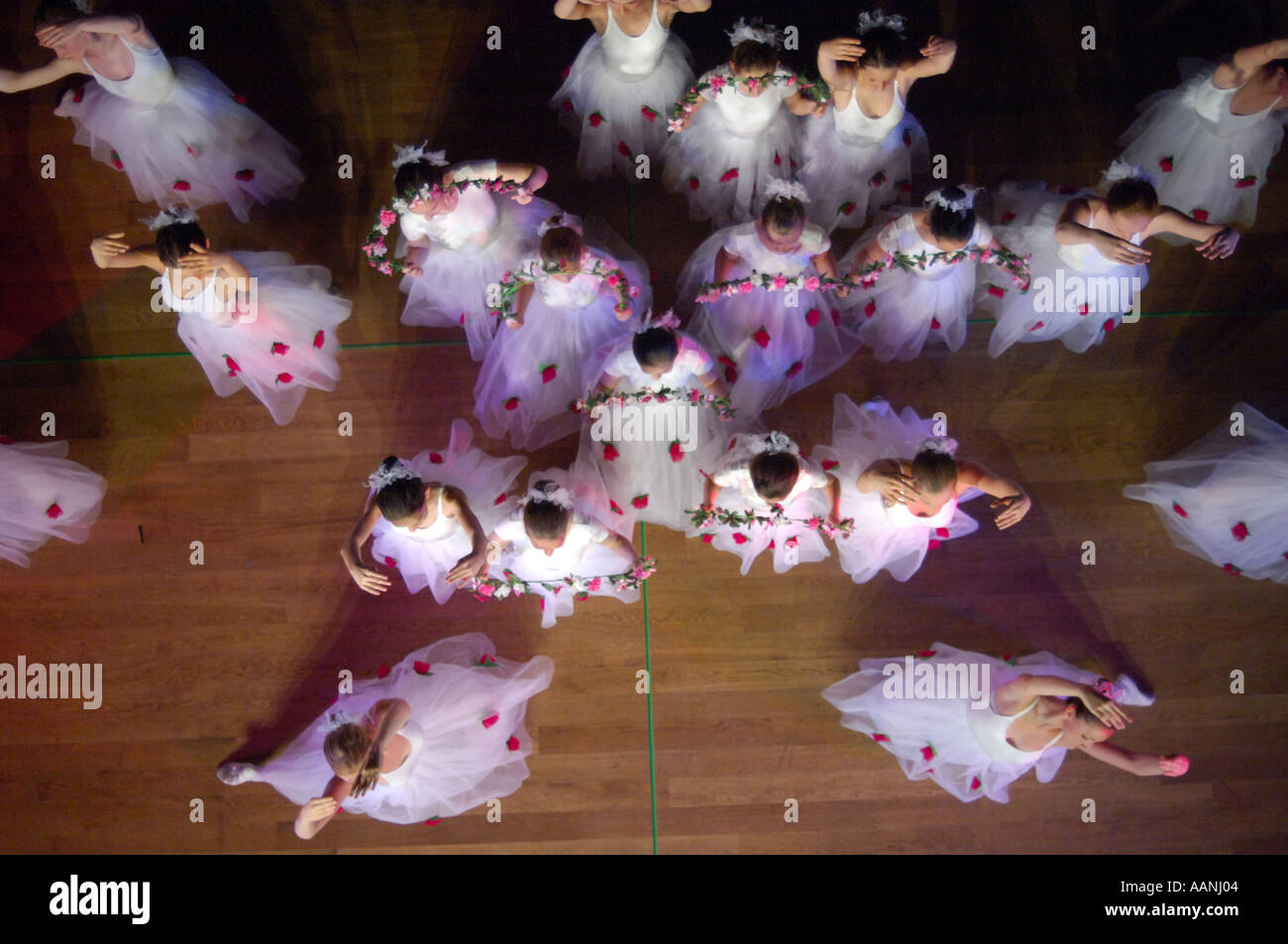 School children dancing on stage hi-res stock photography and images ...