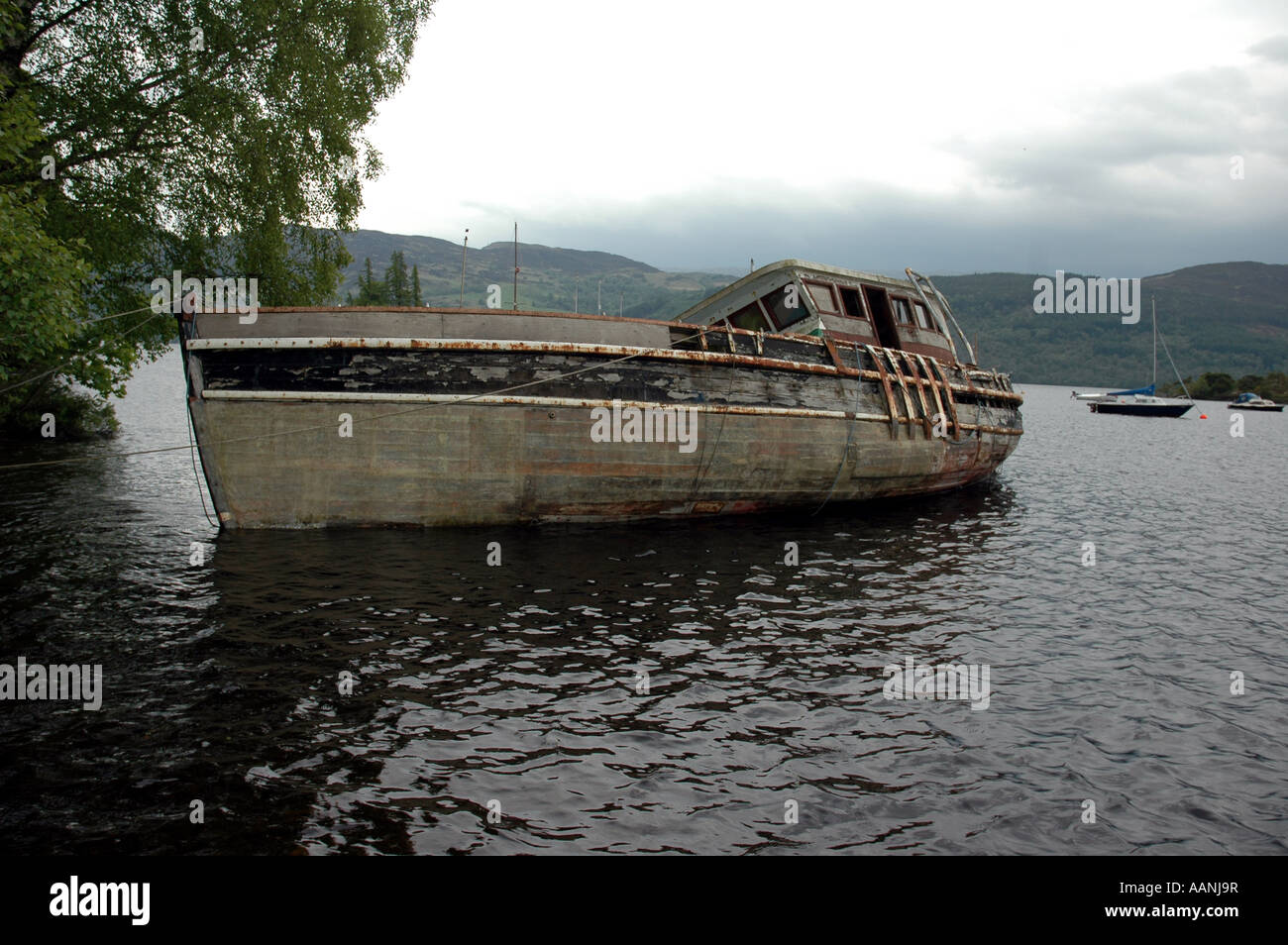 Ruined boat hi-res stock photography and images - Alamy