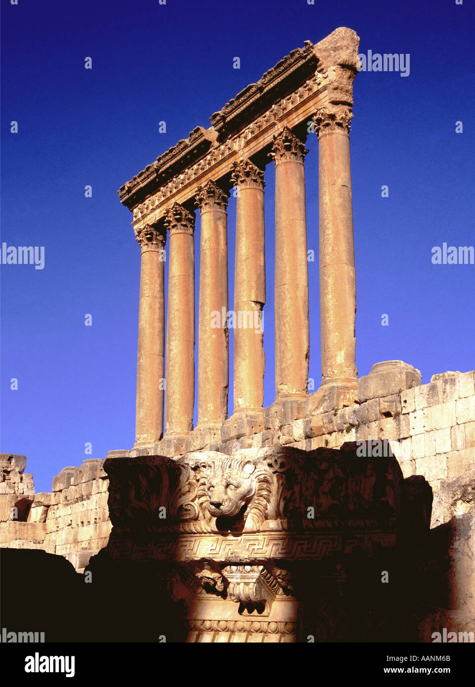 middle east arabia Lebanon Baalbeck Temple of Jupiter Stock Photo - Alamy