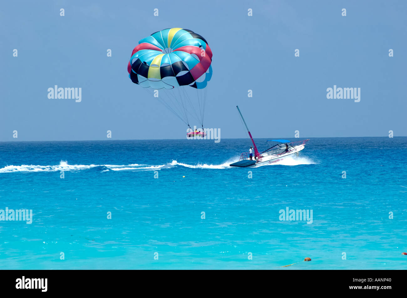 Parachute cancun hi-res stock photography and images - Alamy