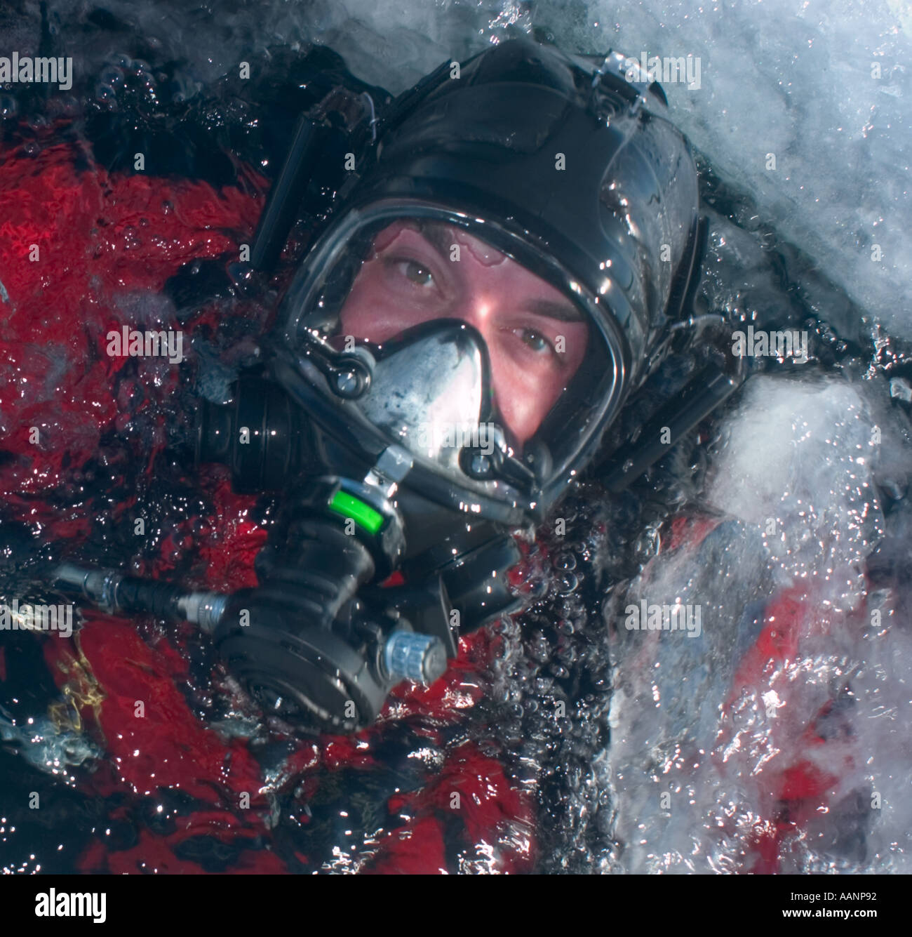 Full face diving mask hi-res stock photography and images - Alamy