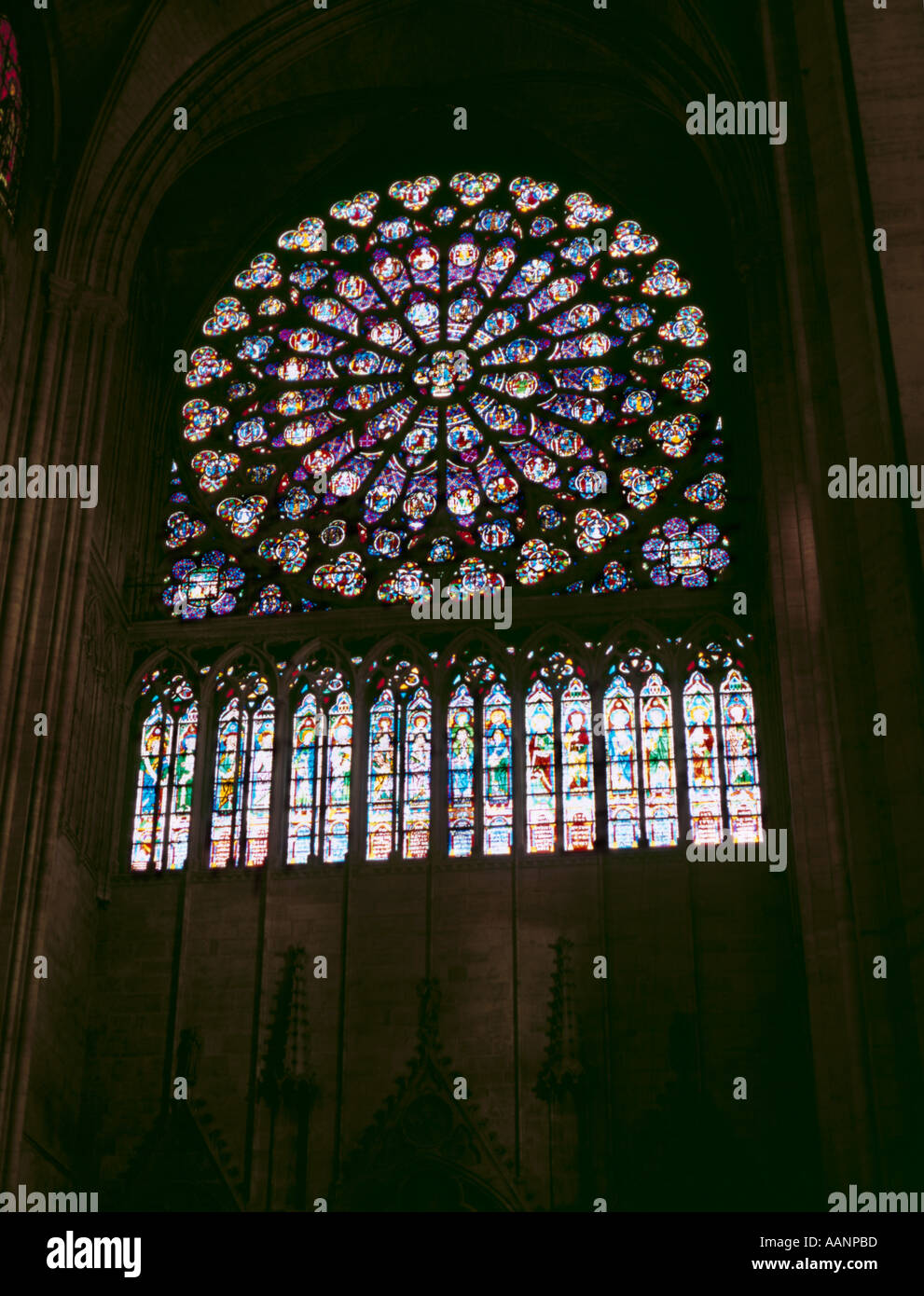 Stained glass rose window, Notre Dame Cathedral, Ile-de-la-Cité, Paris ...