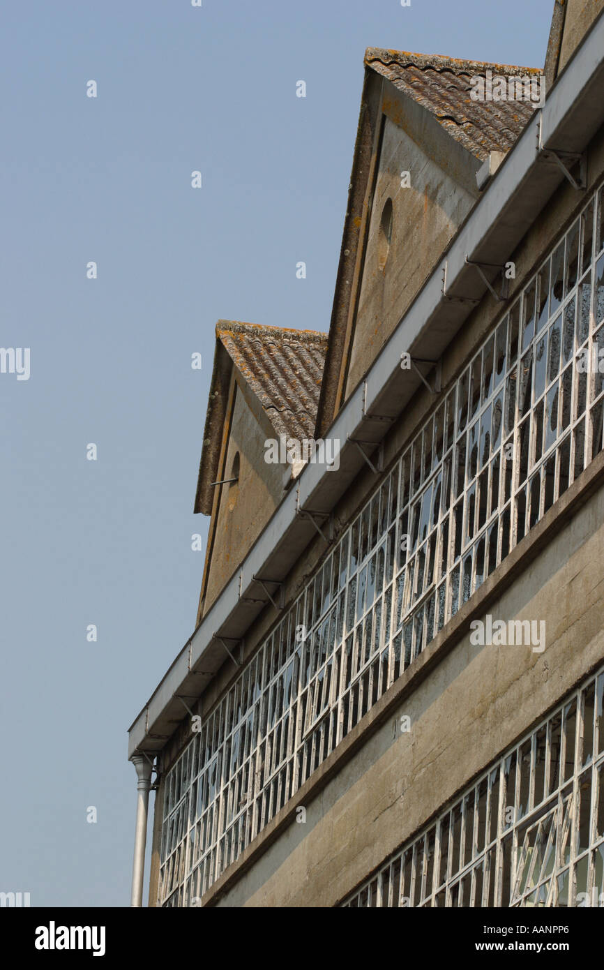 Smashed roof hi-res stock photography and images - Alamy