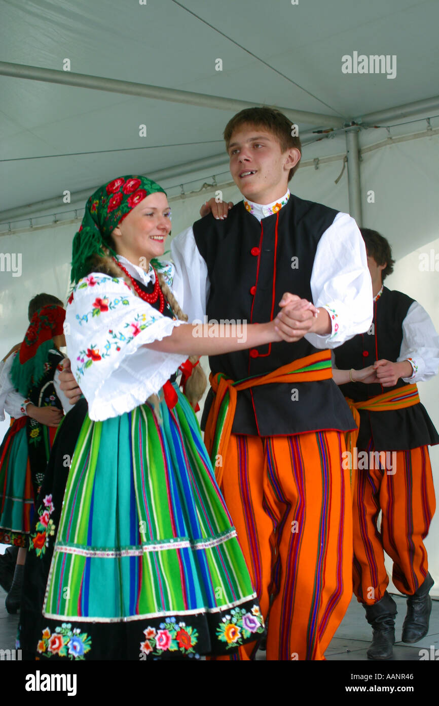 Polish folk dance Stock Photo - Alamy