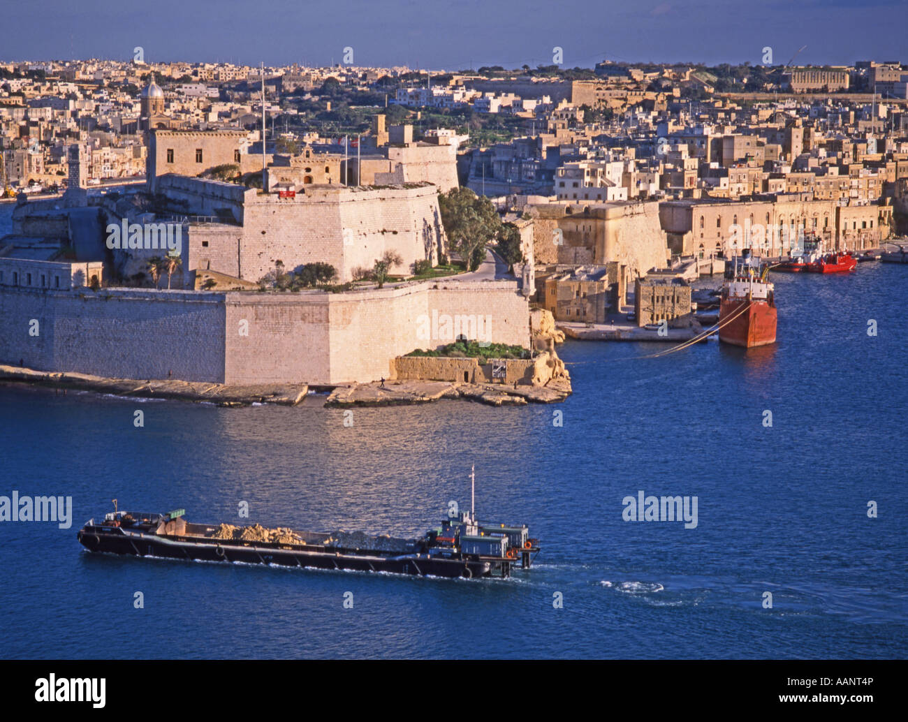 Vittorioso, Birgu, Malta. View from Upper Barracca Gardens, Valletta ...