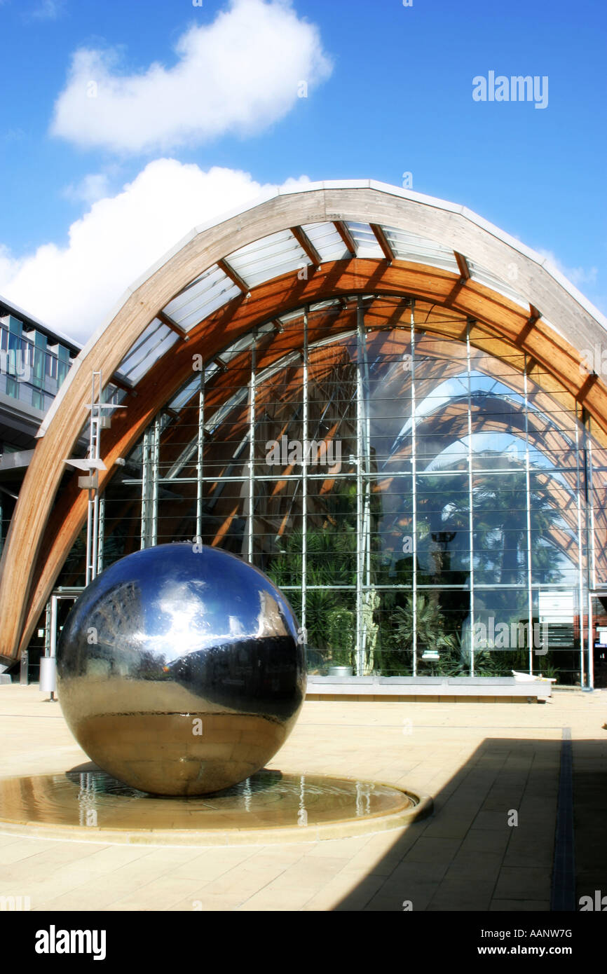 Spherical water feature hi-res stock photography and images - Alamy